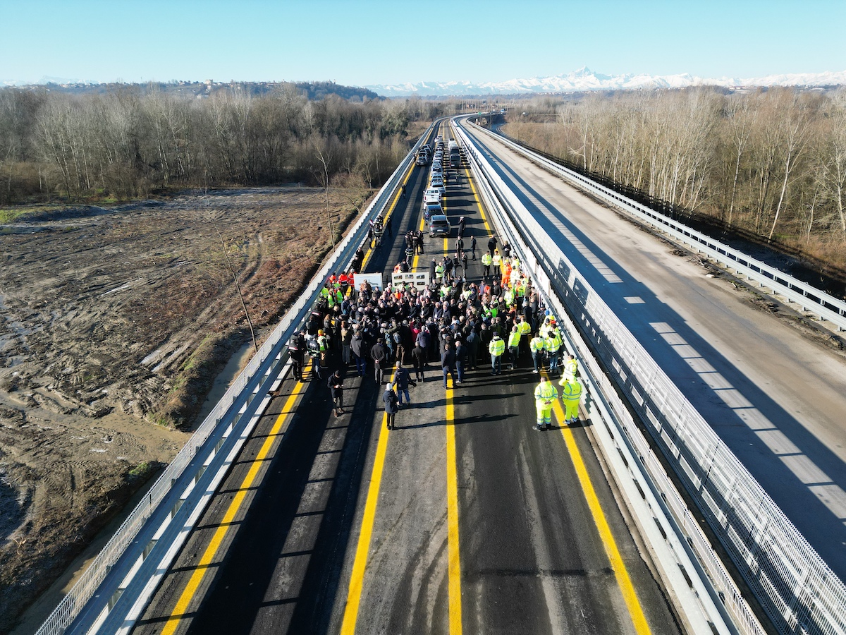 Apre al traffico l'autostrada A33 - news