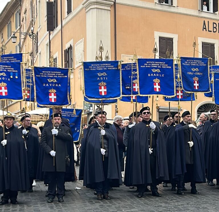 La delegazione delle Guardie d'Onore di Asti a Roma alla celebrazione ...