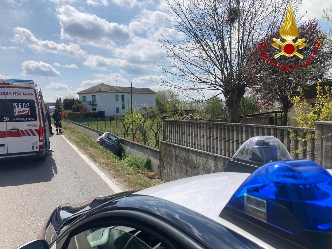 Auto fuori strada a San Marzanotto - Gazzetta D'Asti Auto fuori strada a San Marzanotto - Gazzetta D'Asti